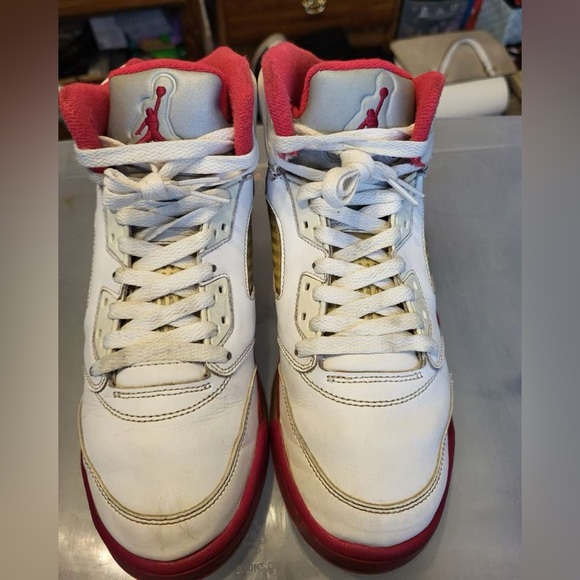 Jordan | Shoes | Mens Size 7 Air Jordan Retro White Fire Red Scarlett ...